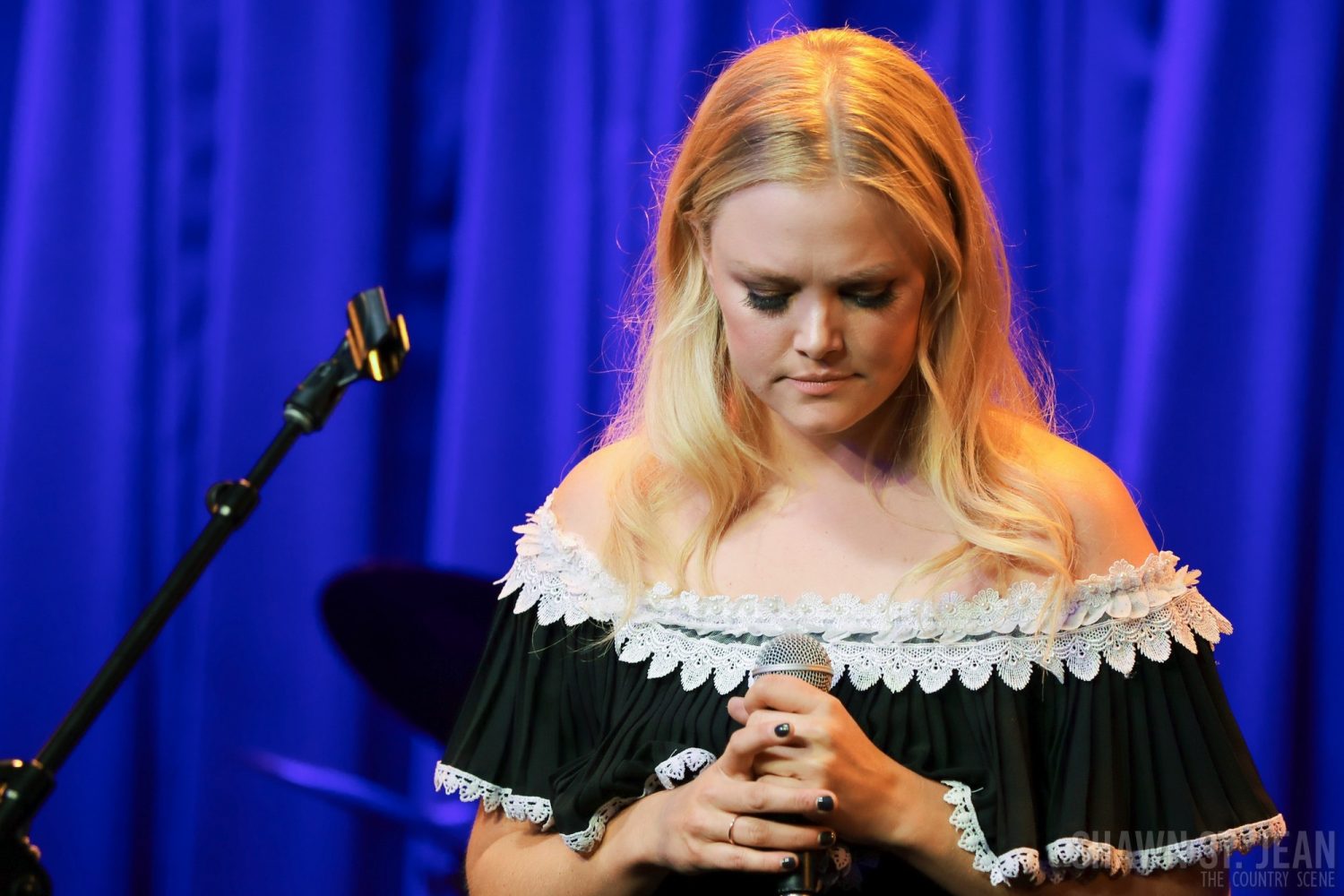hailey-whitters-nyc-july-2019-22 - TheCountryScene.com